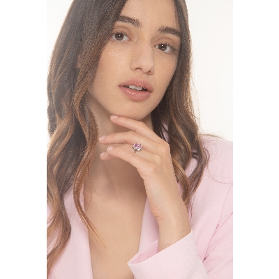 Anillo Lady Di en oro blanco 18k con zafiro rosa y diamantes | GV